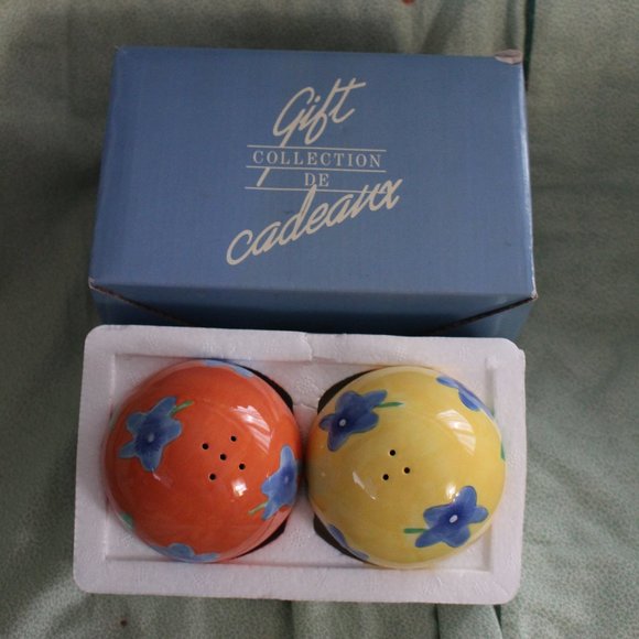 Gift Collection De Cadeaux | Dining | Nib Luau Flowers Salt Pepper ...